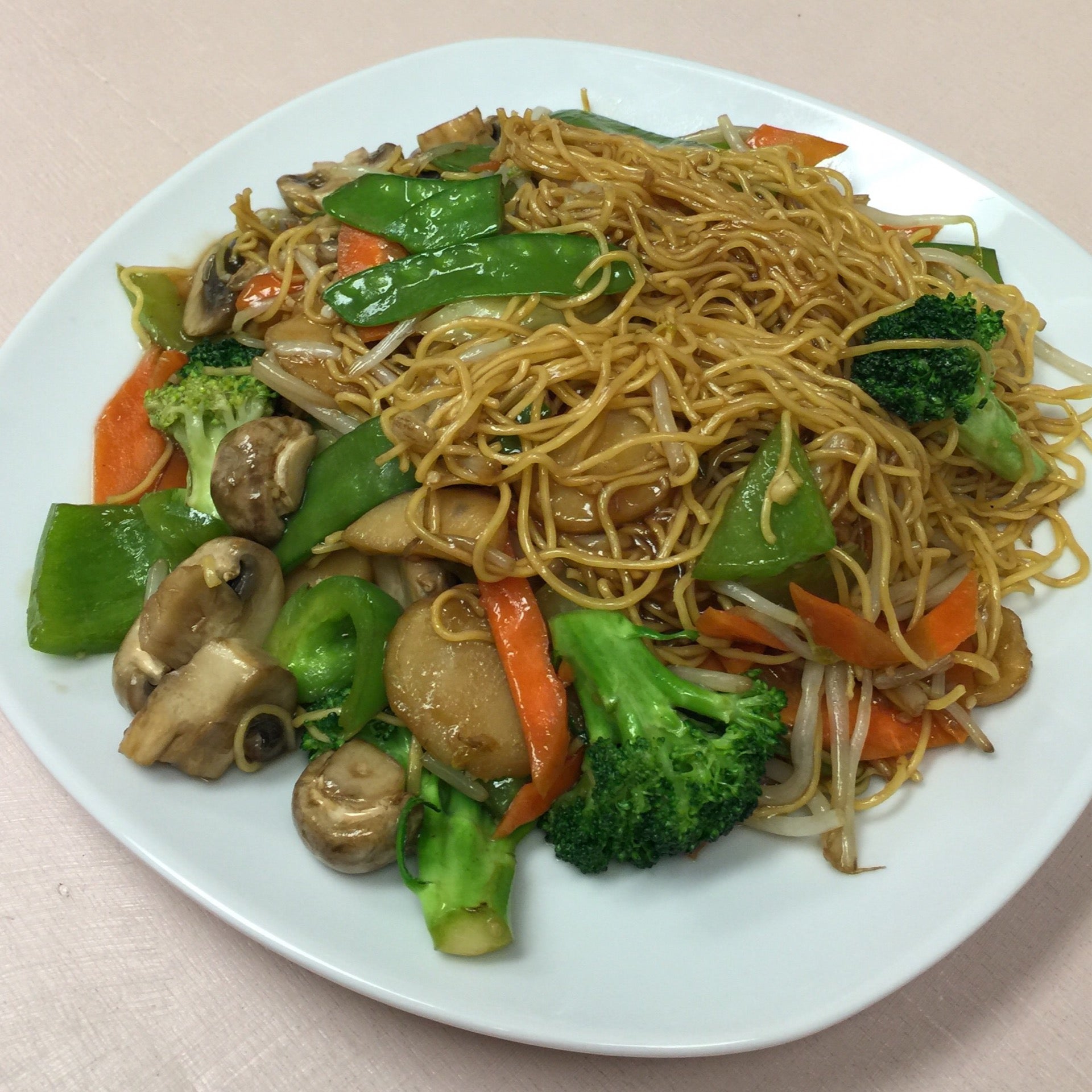 Vegetable Lo Mein | Cheng's Asian Bistro